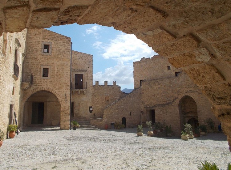 Castello di carini interno wiky | www.palermoviva.it